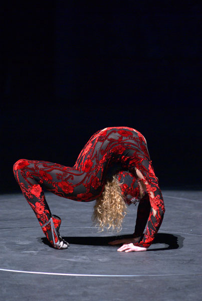 Masked Contortionists – Contortionist Living In Suitcase – RJUOJI