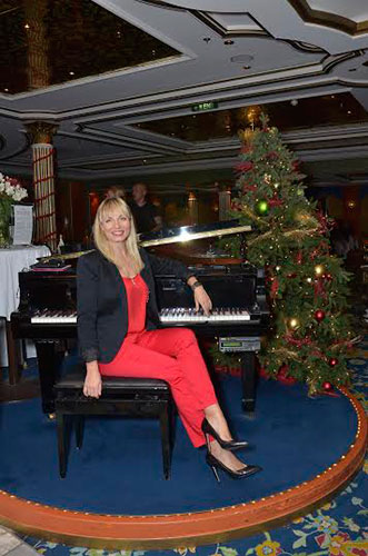 Female Pianist And Singer 8618/ International Talent Agency "Rising Stars".