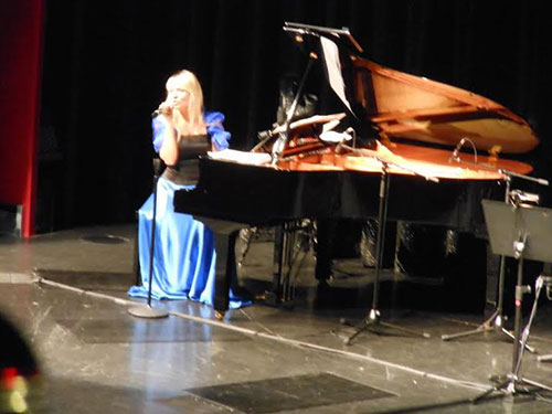 Female Pianist And Singer 8618/ International Talent Agency "Rising Stars".